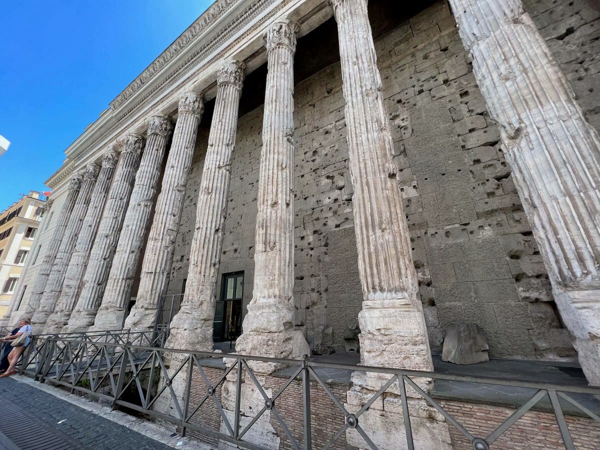 Templo de Adriano - nossas dicas para conhecê-lo!