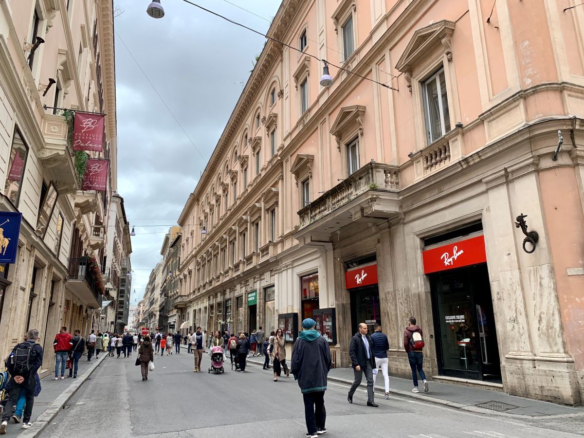 Via del Corso - conheça uma das principais ruas de Roma!