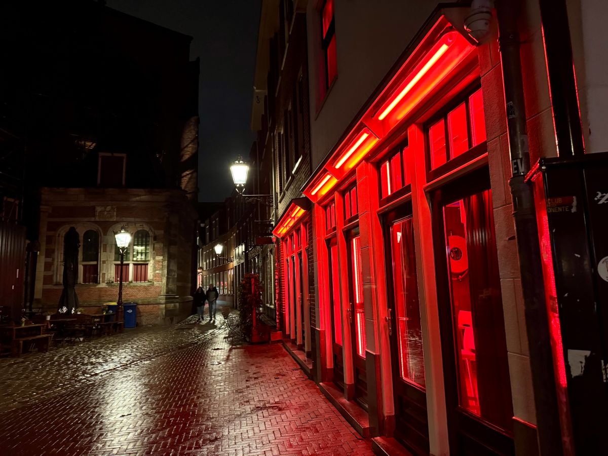 Red Light District: tudo sobre o bairro da prostituição em Amsterdam