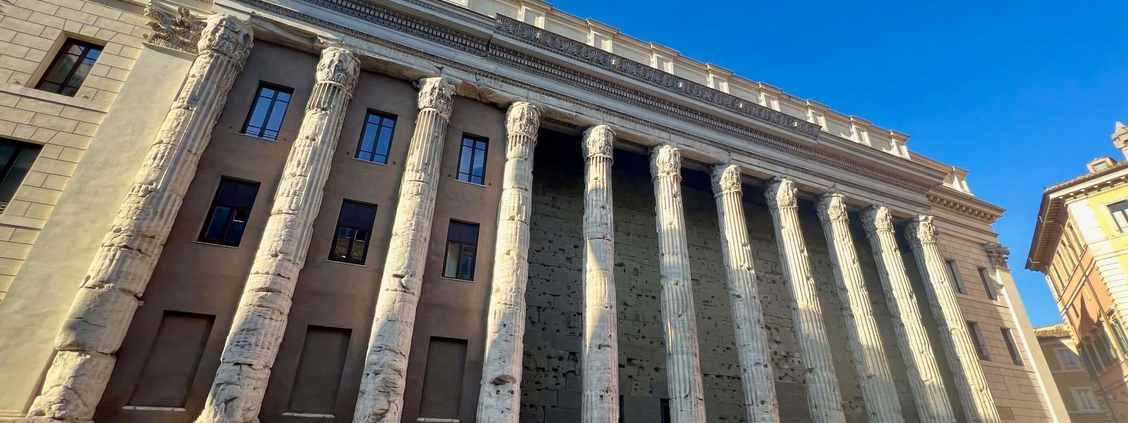 Templo de Adriano - nossas dicas para conhecê-lo!