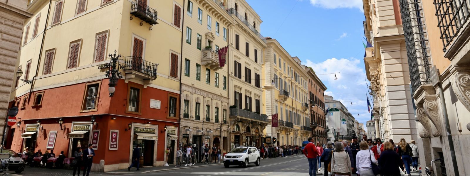 Via del Corso - conheça uma das principais ruas de Roma!