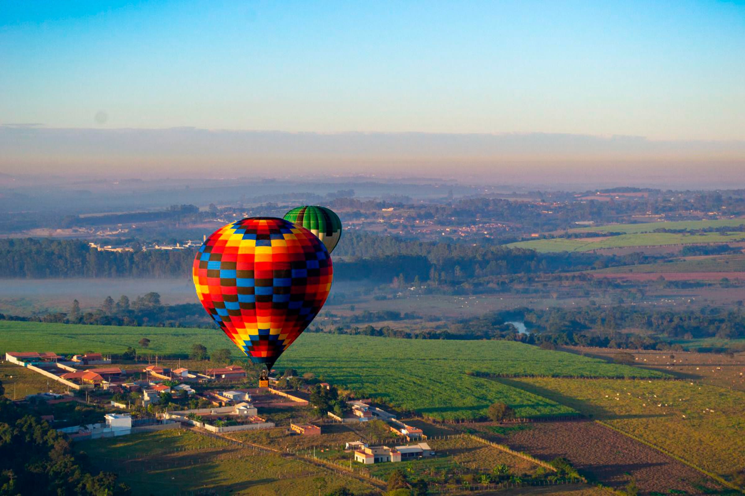 Passeio de balão: dicas e 8 destinos onde realizar esse sonho!
