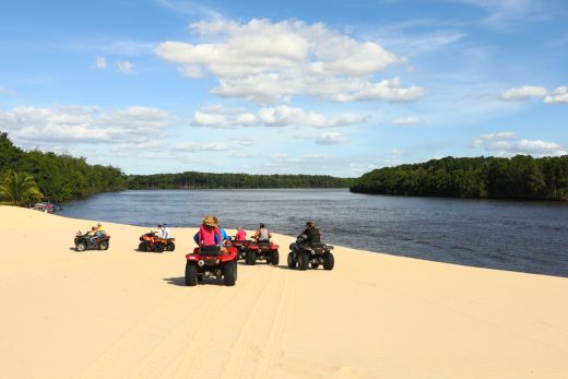 Caburé, Vassouras e Mandacaru de lancha ou quadriciclo