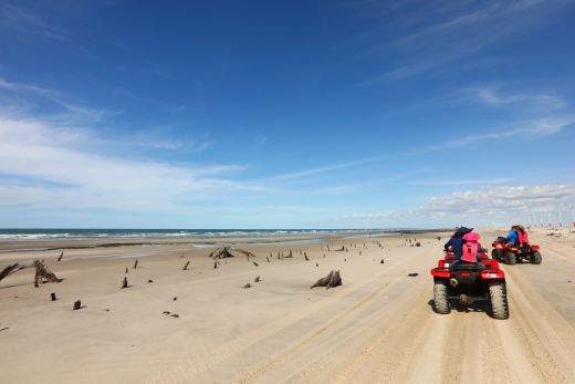 Caburé, Vassouras e Mandacaru de lancha ou quadriciclo