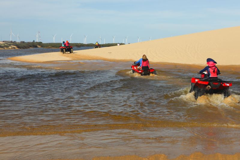 Caburé, Vassouras e Mandacaru de lancha ou quadriciclo
