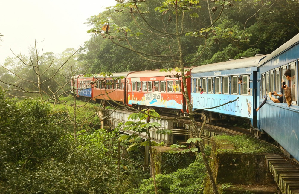 Passeio de trem de Curitiba a Morretes com a Serra Verde Express - Curitiba